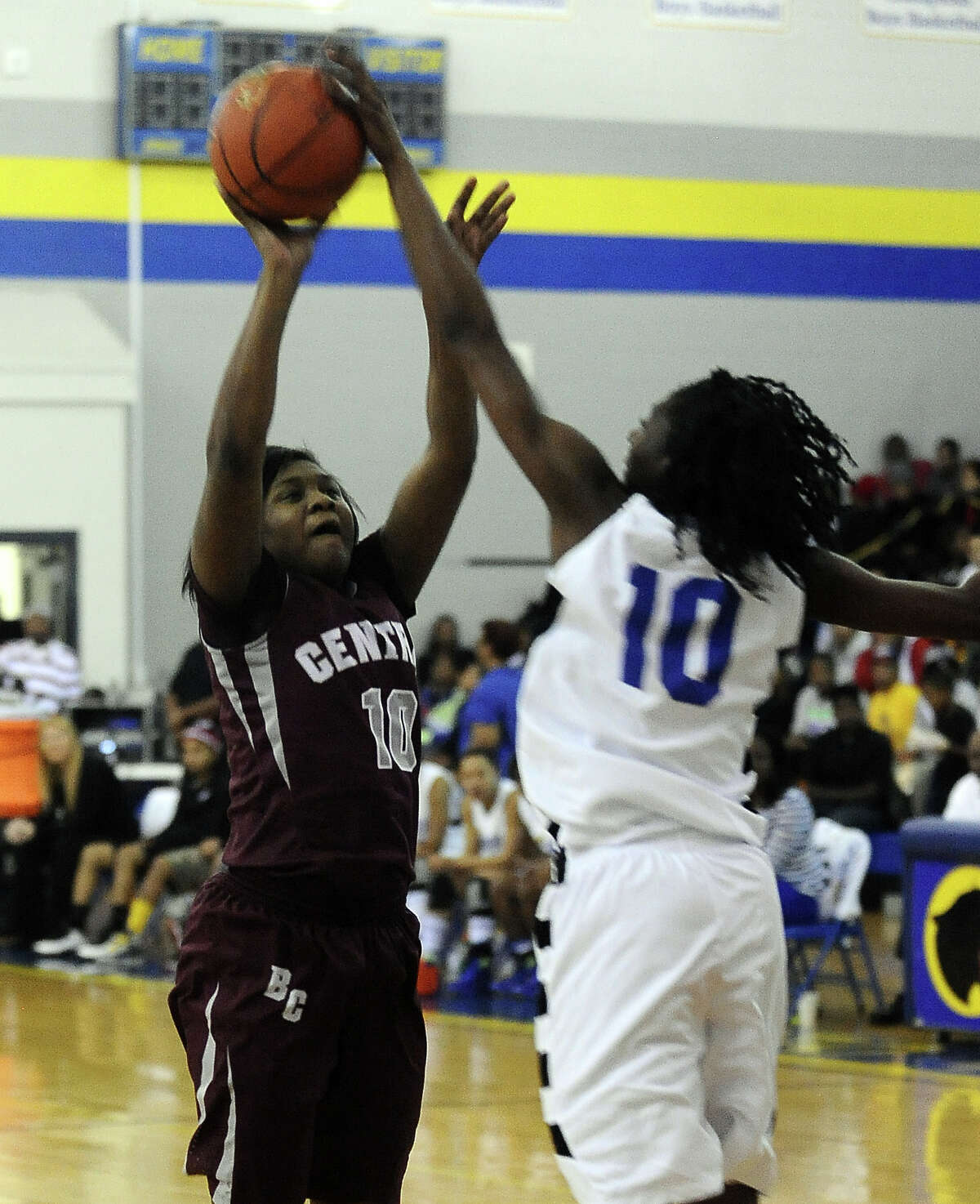 Ozen girls use strong fourth quarter to beat Central