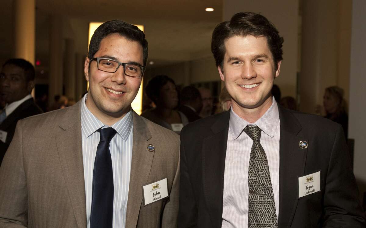 VIPs preview auto show