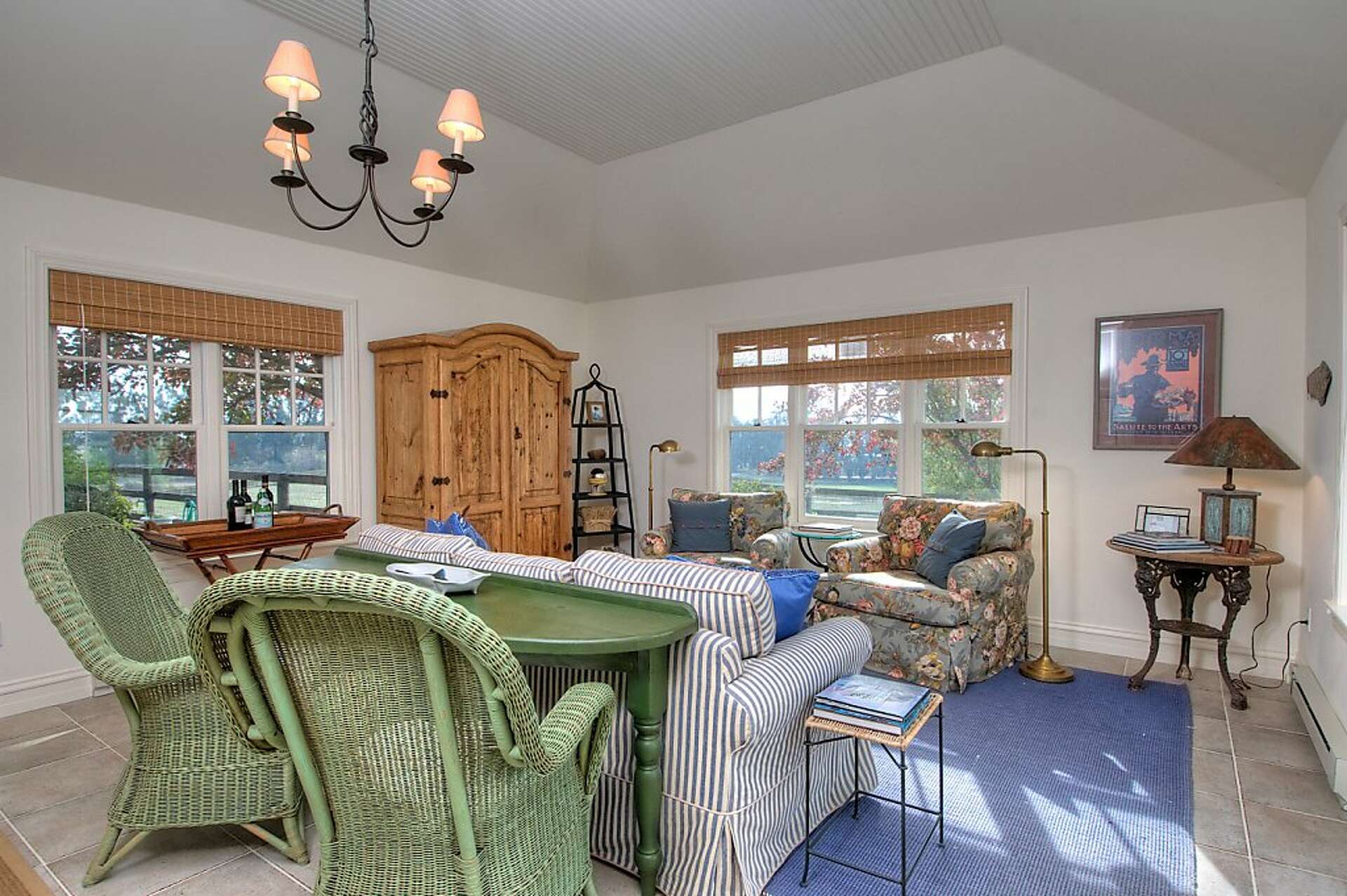 100-acre Petaluma estate has vineyard, stables