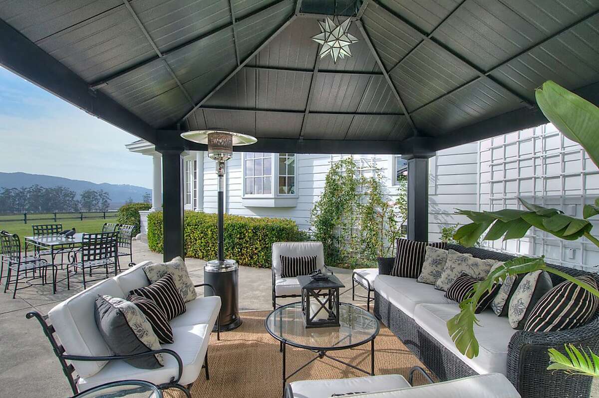 100-acre Petaluma estate has vineyard, stables