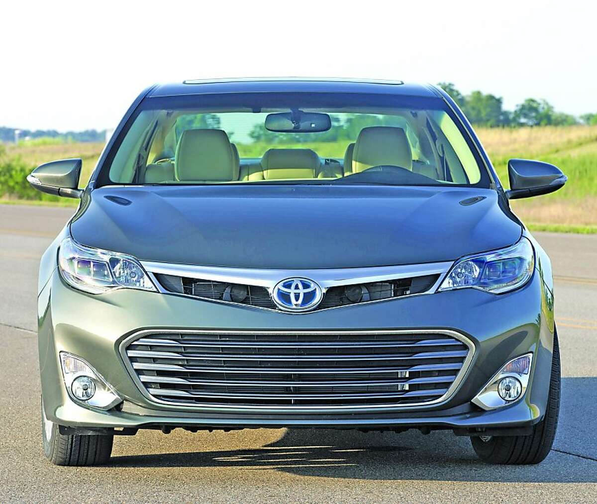 Fourth-generation Toyota Avalon arrives for 2013