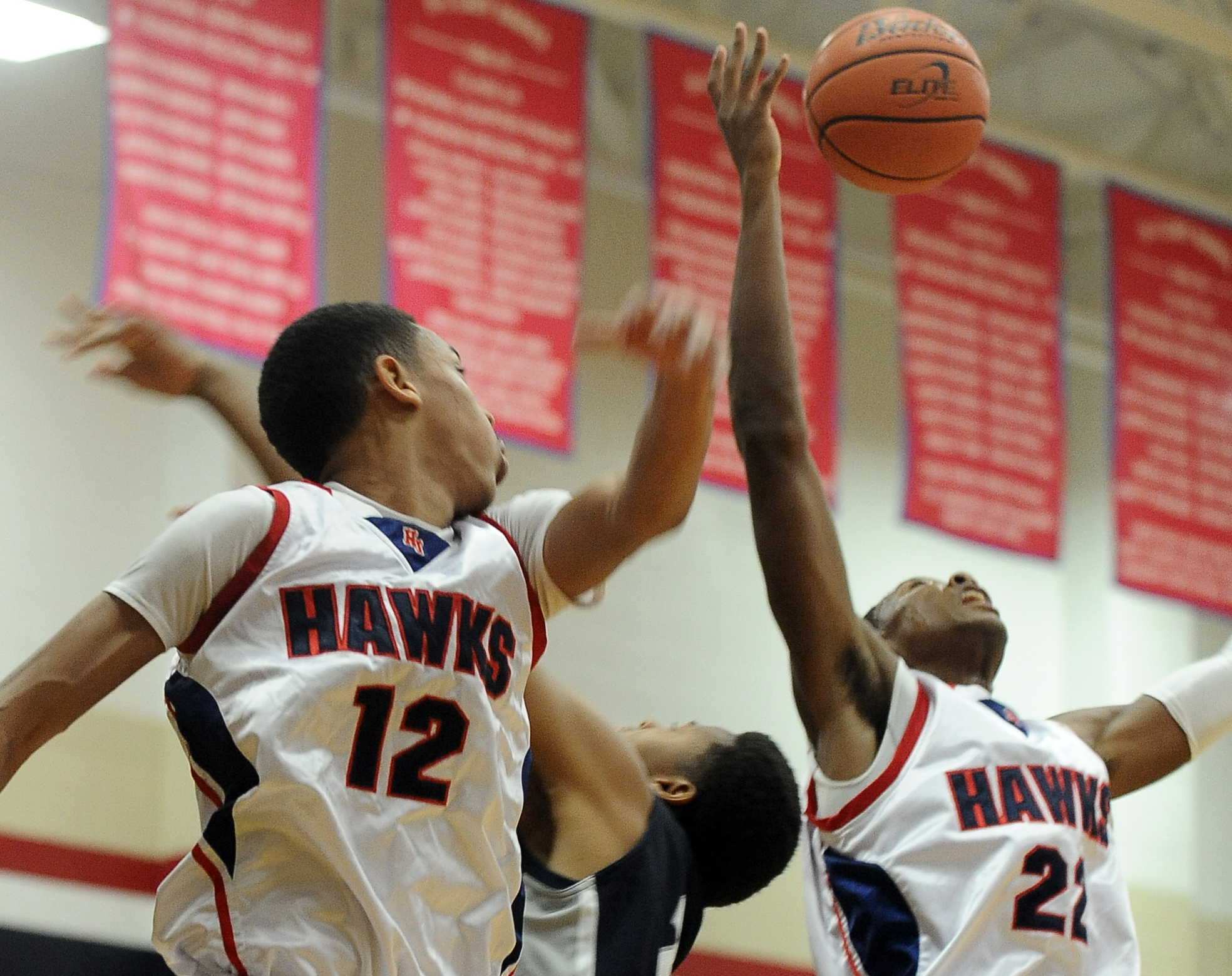 H-J escapes WO-S at home