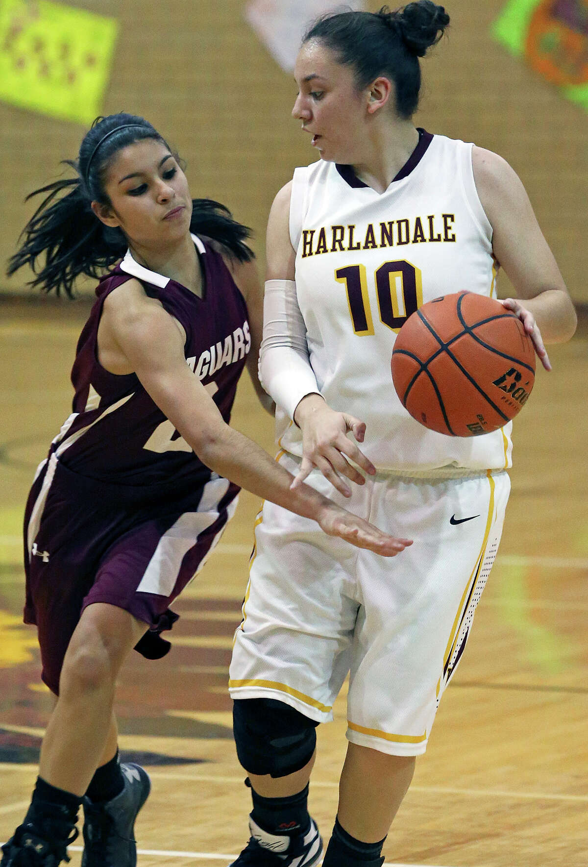 Harlandale rallies to upset Floresville