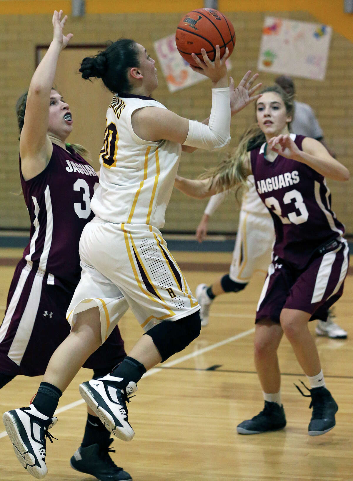Harlandale rallies to upset Floresville