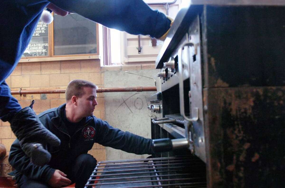 Firefighters cook Christmas feast for 'second family'