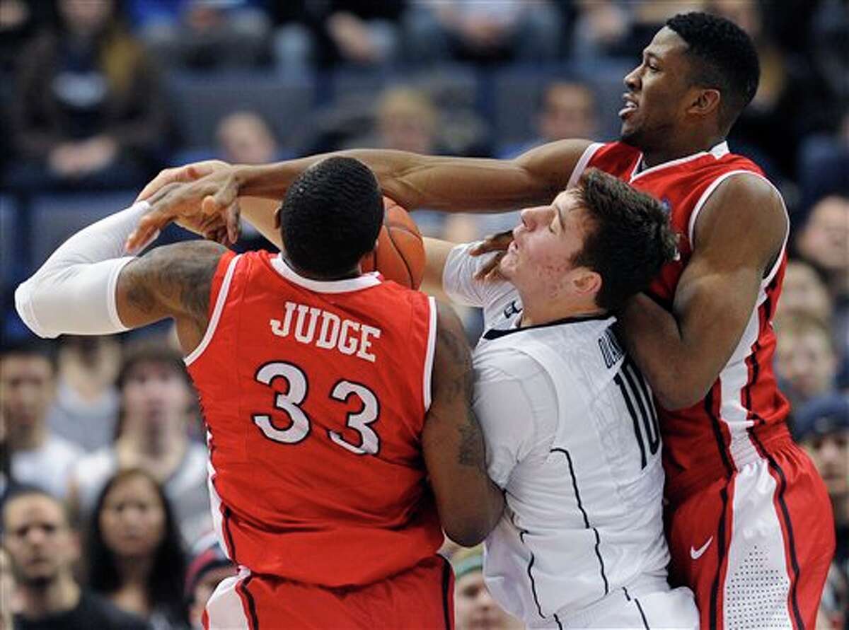 Napier's 19 lead UConn over Rutgers