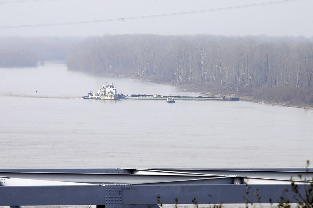 Barge hits Mississippi bridge, spills oil
