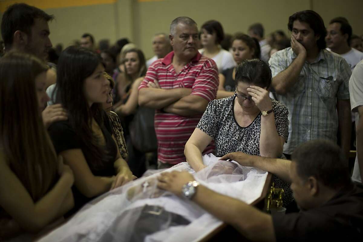 Brazil mourns nightclub fire victims