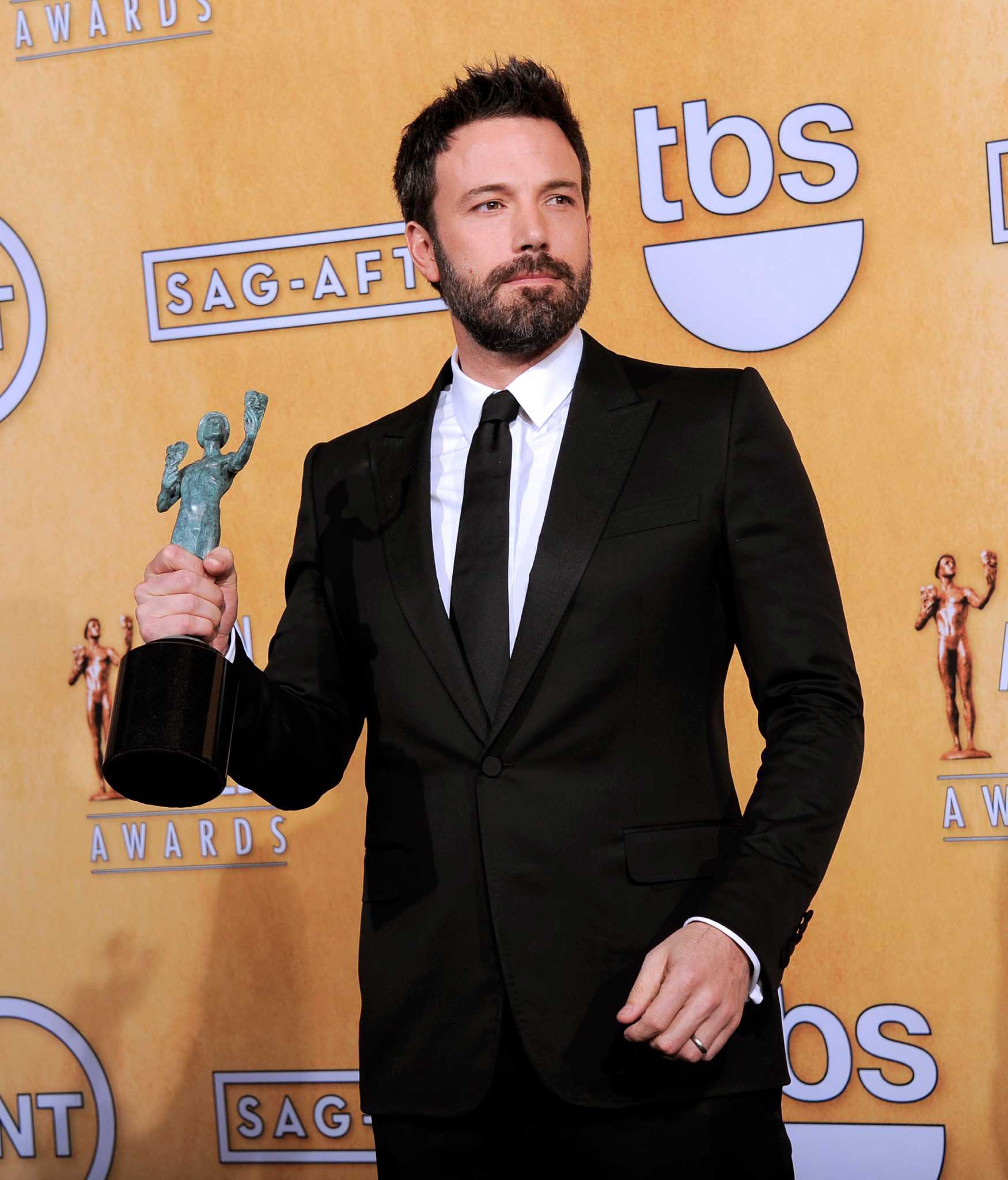 'Argo' on a roll with big win at SAG Awards