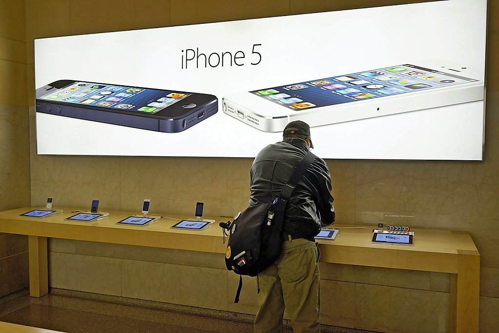 Law bans unlocking of cell phones