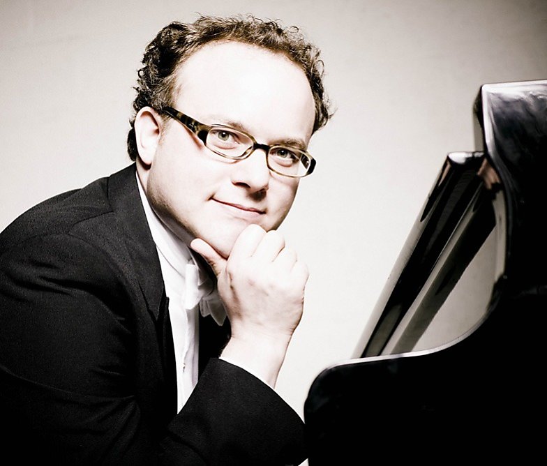 Nicolas Hodges review: Showmanship, depth