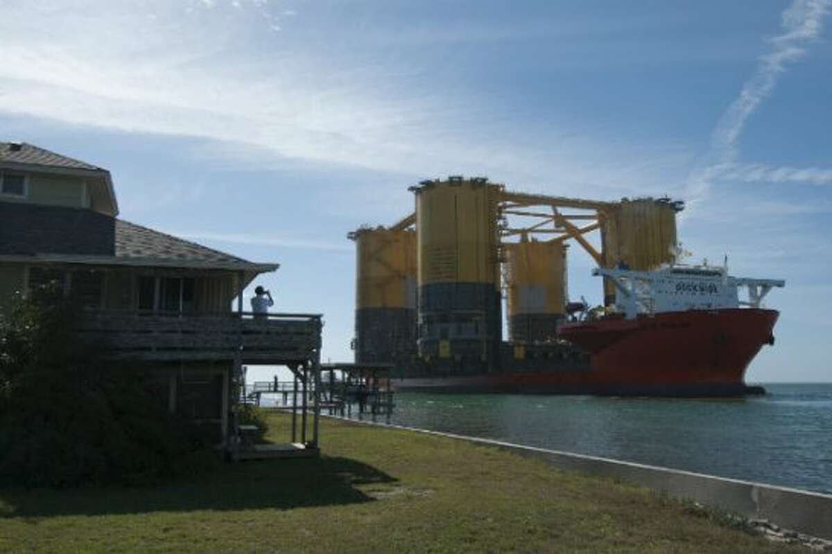 Giant hull arrives on Texas coast