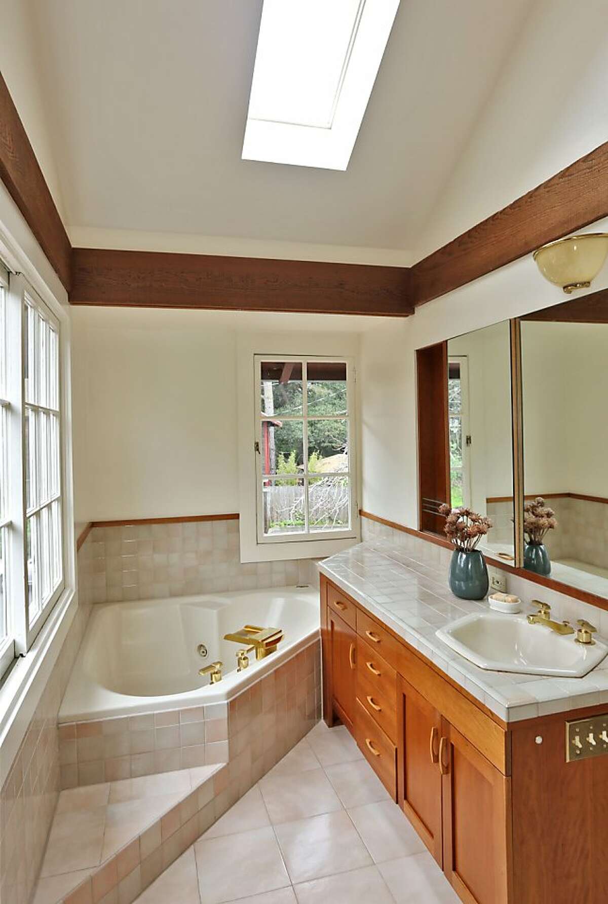 Craftsman details in Berkeley home