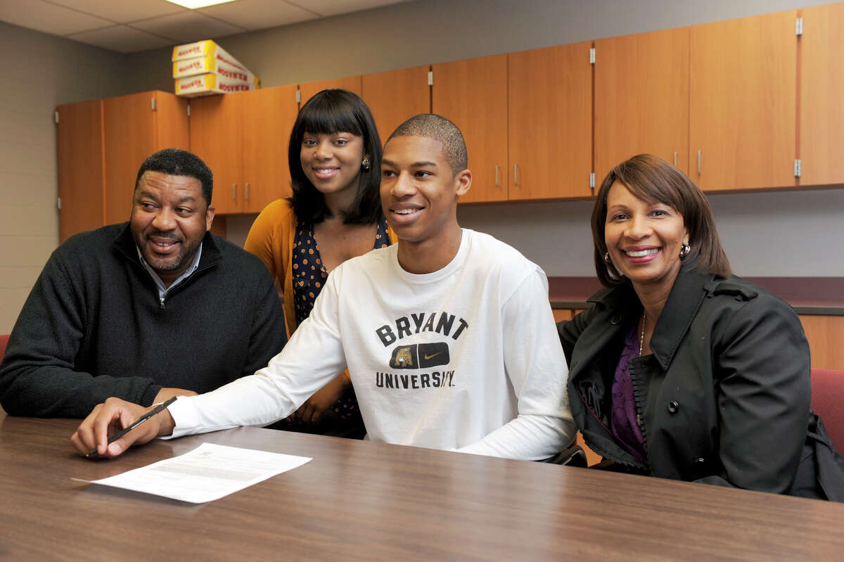 Bethel basketball's Dan Garvin holds signing day ceremony for Bryant