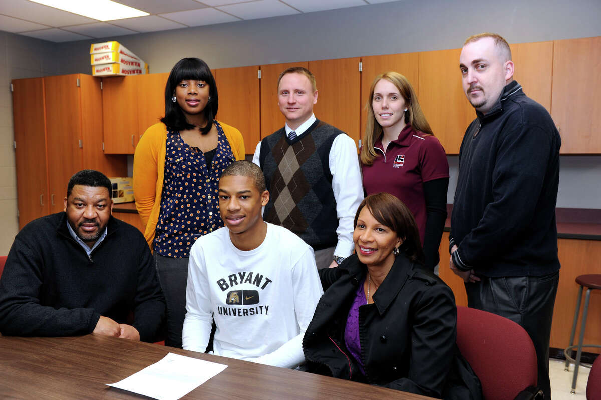 Bethel basketball's Dan Garvin holds signing day ceremony for Bryant