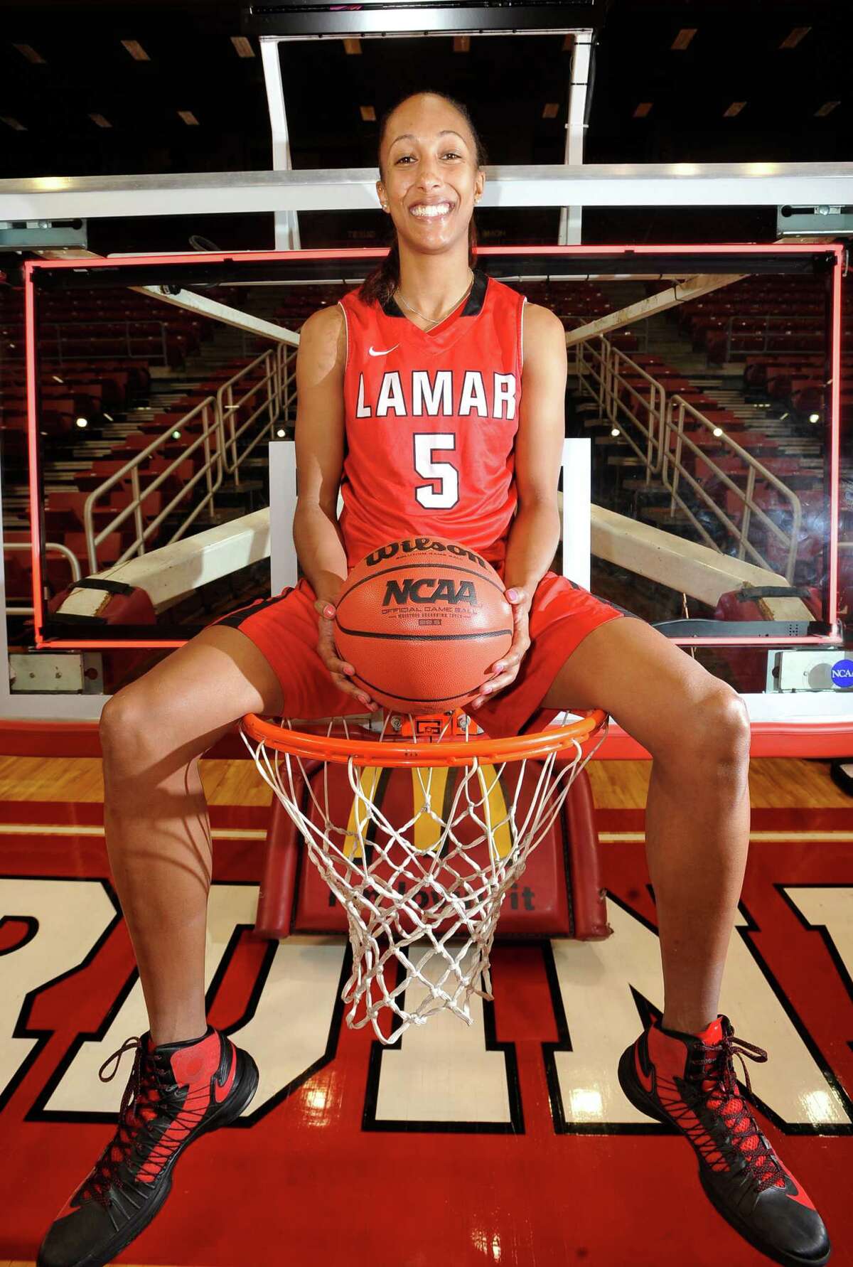 Lady Cards' Loyd has goals beyond points