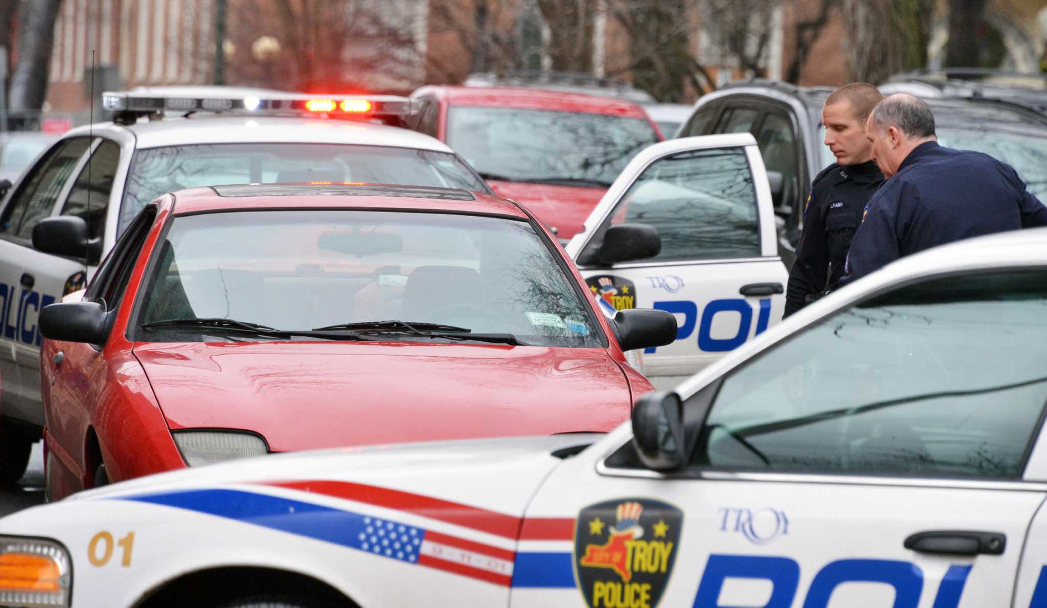 Alleged strong-arm robber arrested in Troy