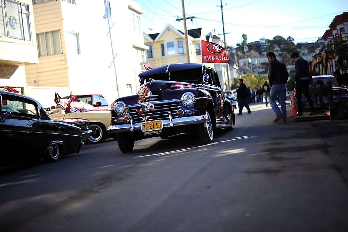 Lowrider parade for 49ers ready to dance