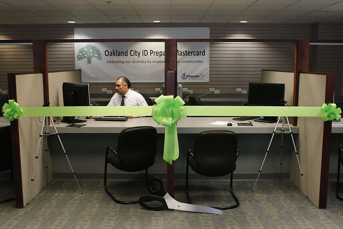 Oakland launches municipal ID card