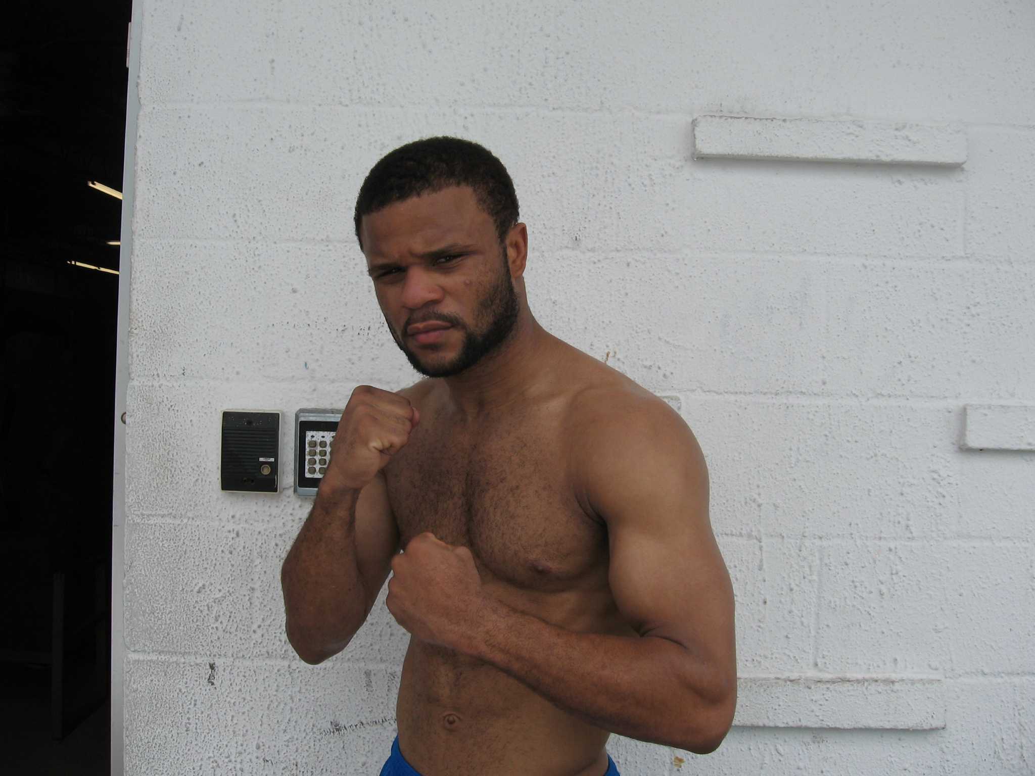 Cancer claims Houston boxer Henry, 25