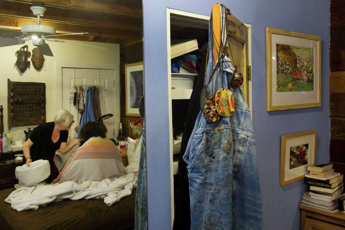 Artist Bert Long Jr. dies