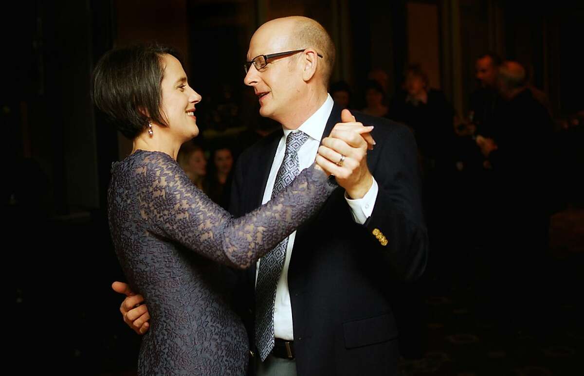 Couple get engaged on Ferris wheel