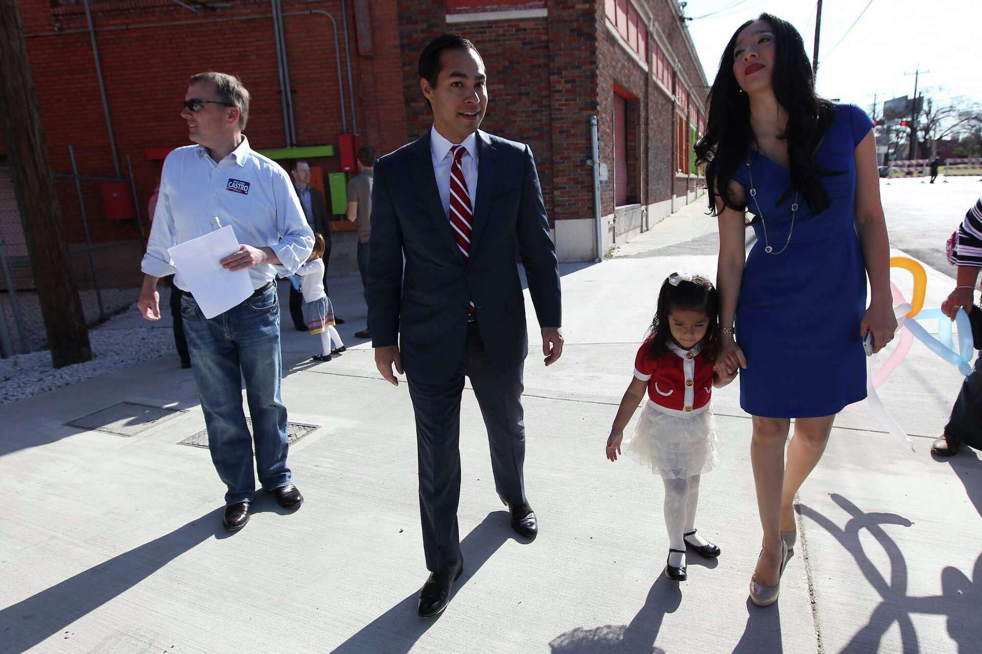 Julián and Erica Castro expecting a boy in December