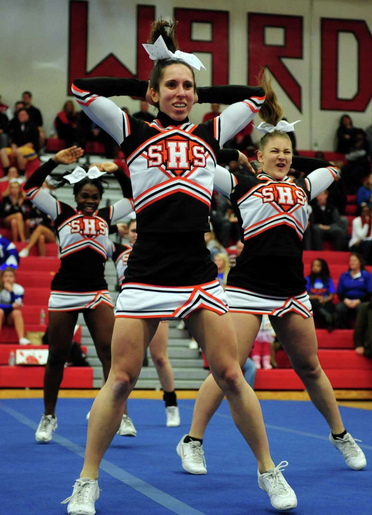 Ludlowe wins 3rd straight FCIAC cheerleading crown