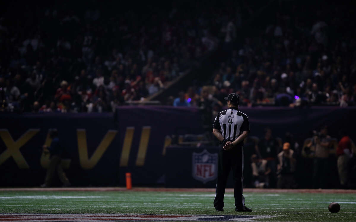 Super Bowl: CBS struggles to shed light