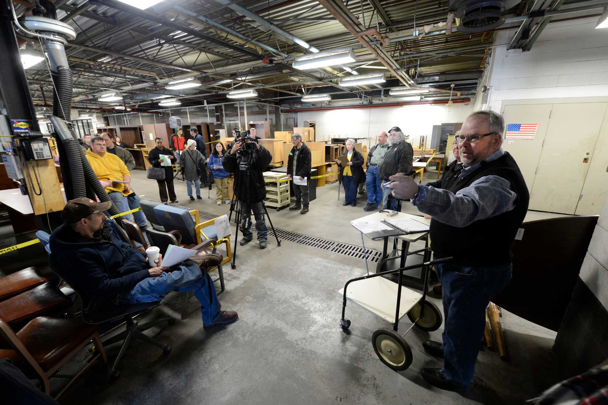 State auctions off office items