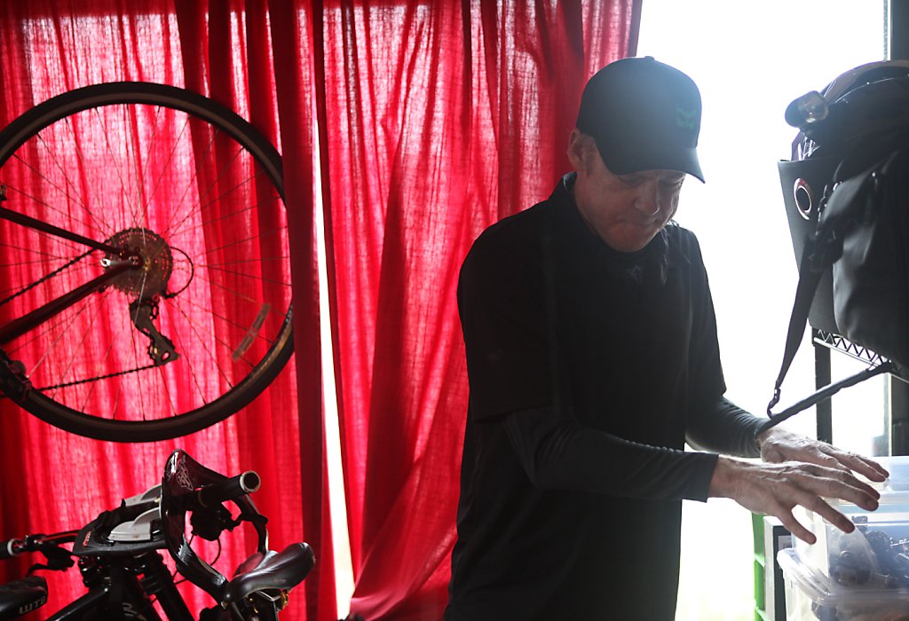 Blind bike racer beats obstacles in path