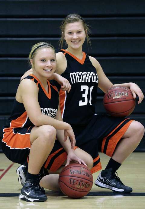 Four sets of Iowa sisters power top girls' team