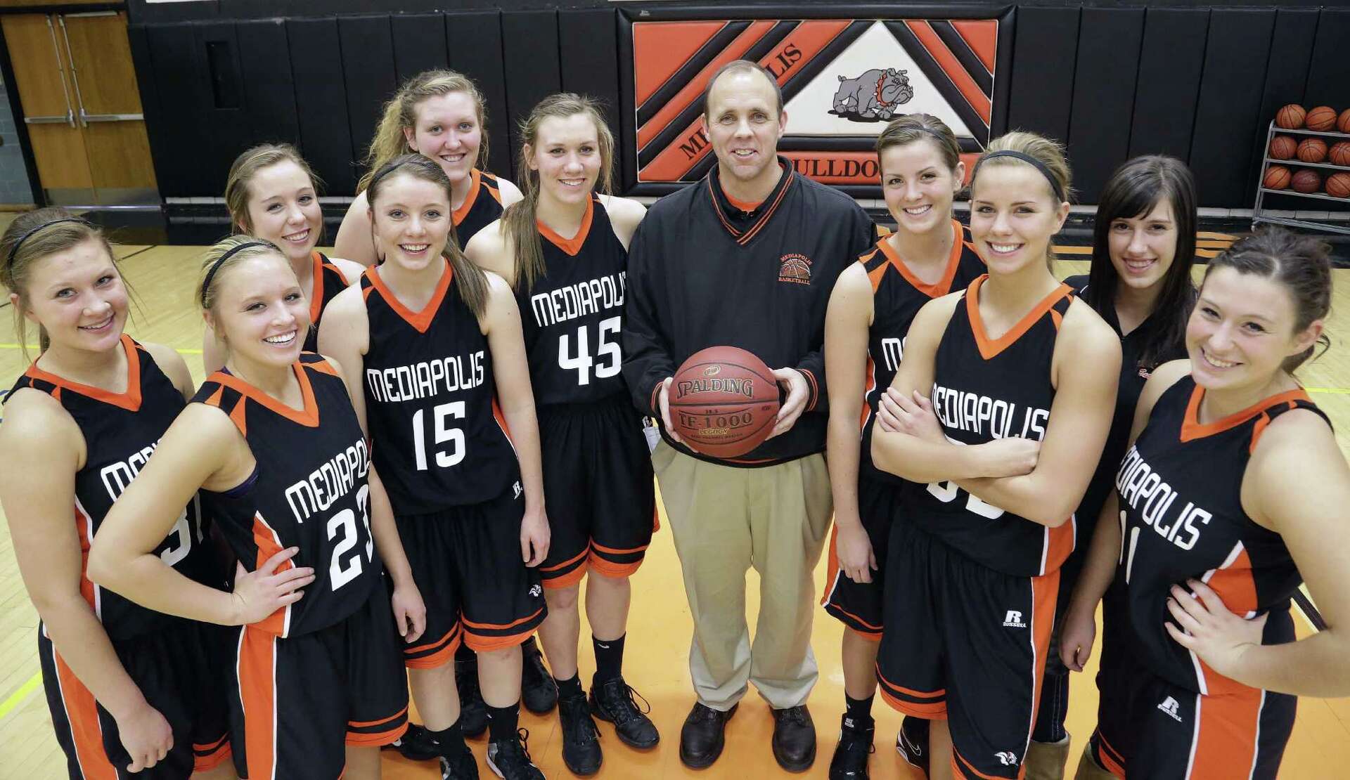 Four sets of Iowa sisters power top girls' team