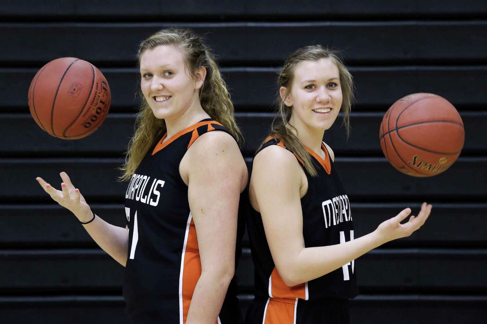 Four sets of Iowa sisters power top girls' team