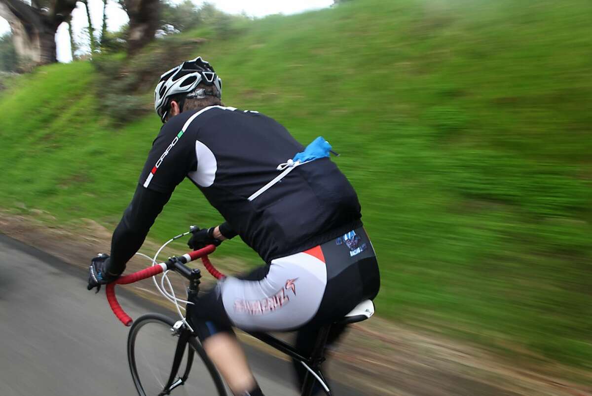 Blind bike racer beats obstacles in path