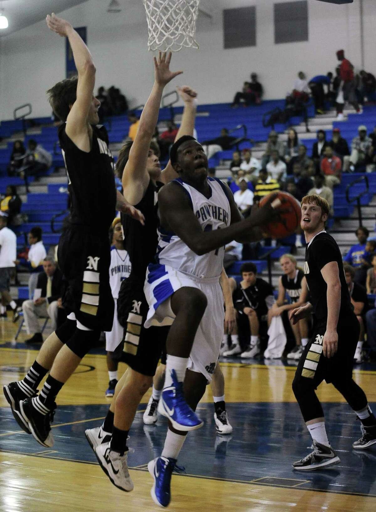 Does No. 1 Yates impact local basketball teams' playoff success?