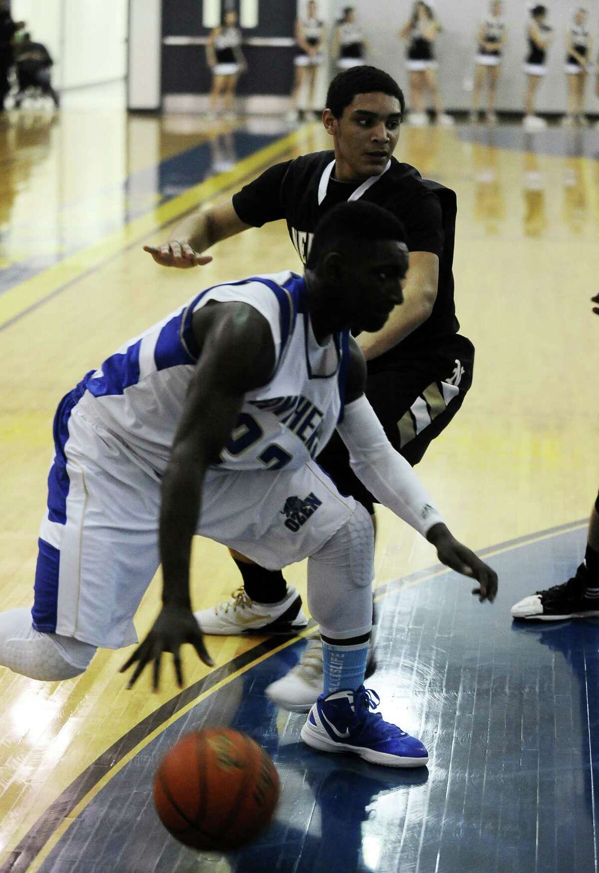 Does No. 1 Yates impact local basketball teams' playoff success?