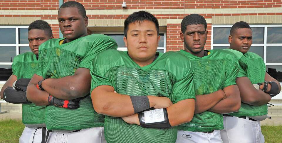 Twelve Port Arthur Memorial football players sign with colleges