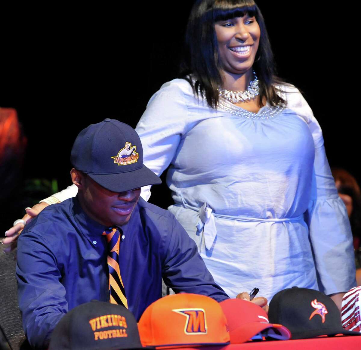 Twelve Port Arthur Memorial football players sign with colleges