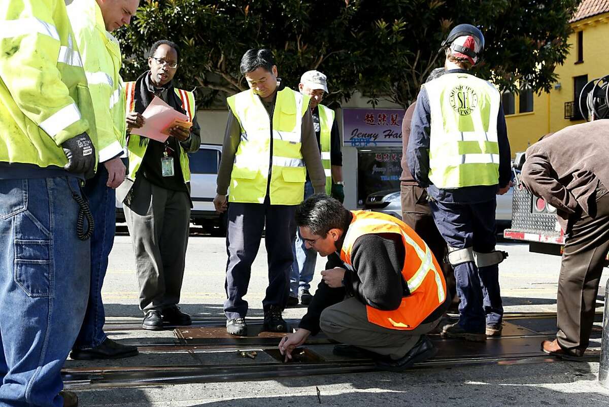 7 hurt in cable-car accident