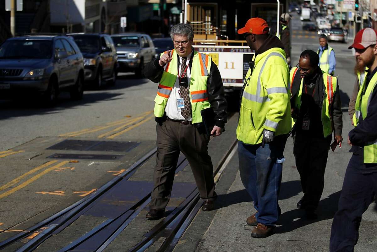 7 hurt in cable-car accident