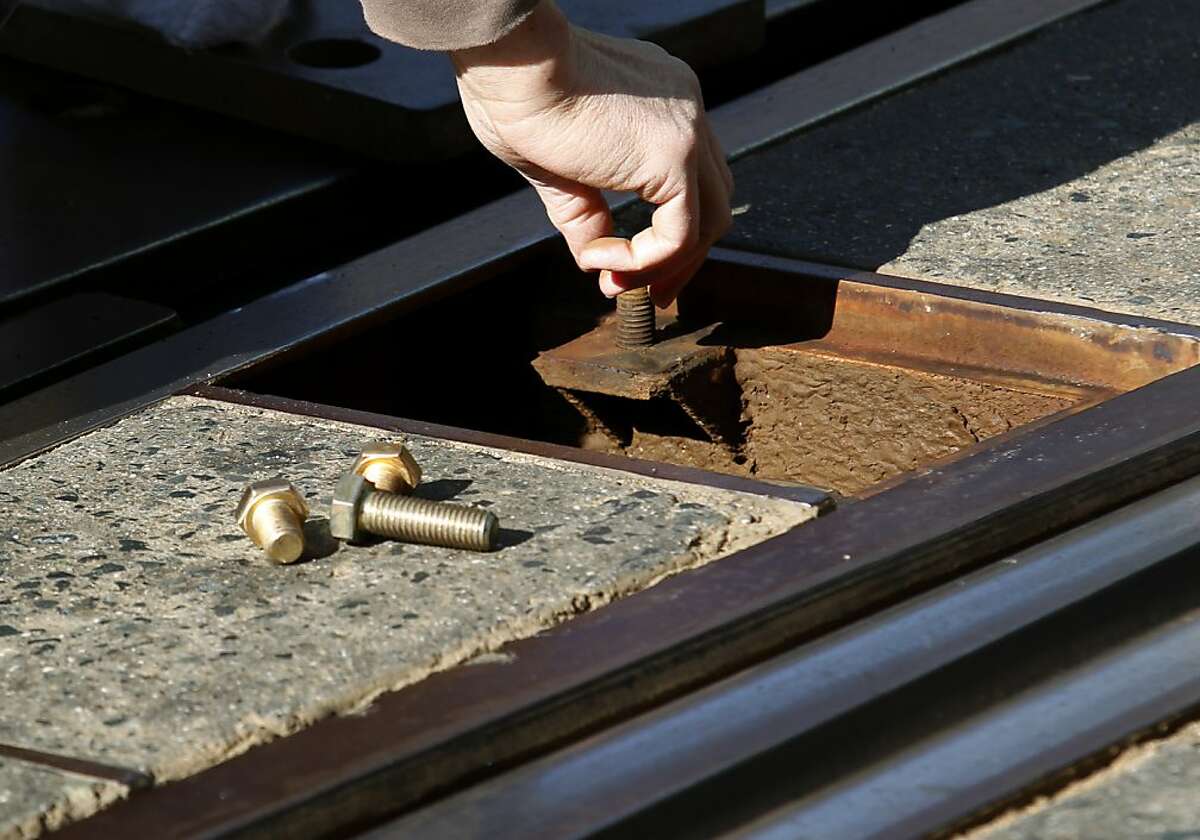 7 hurt in cable-car accident