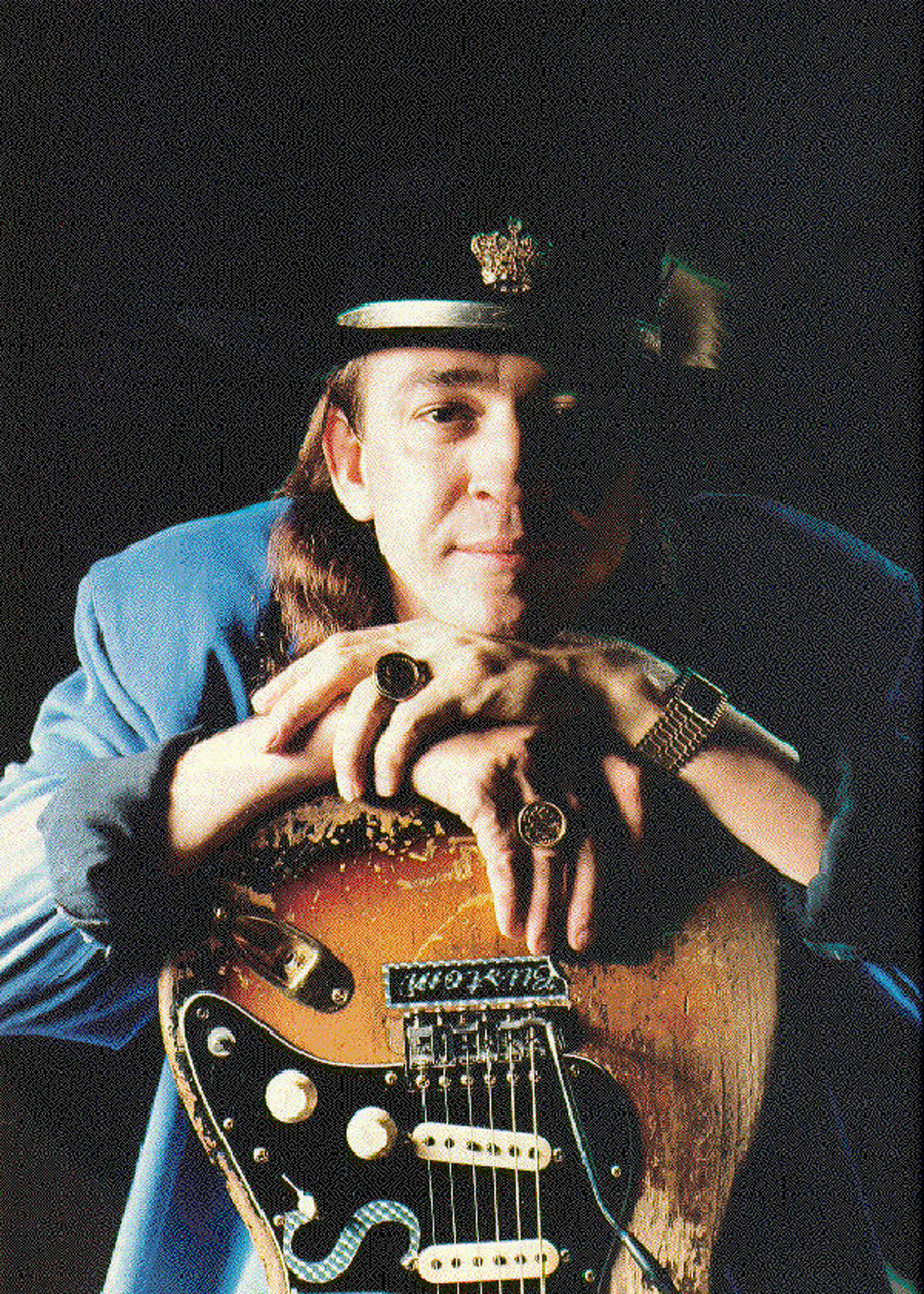 From the archive: Fans, friends lay Stevie Ray to rest