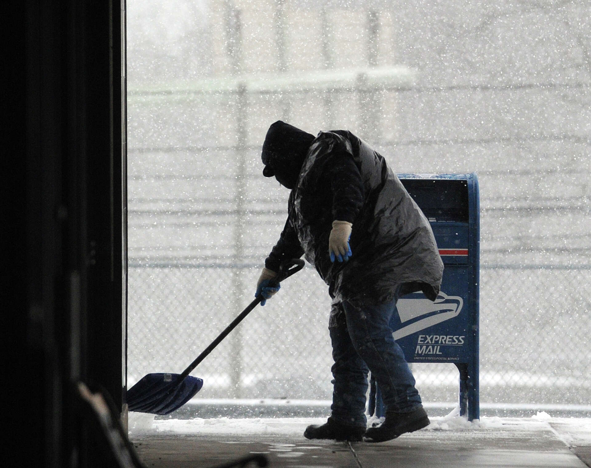 Greenwich blizzard vignettes: How does a UPS truck handle in the snow?