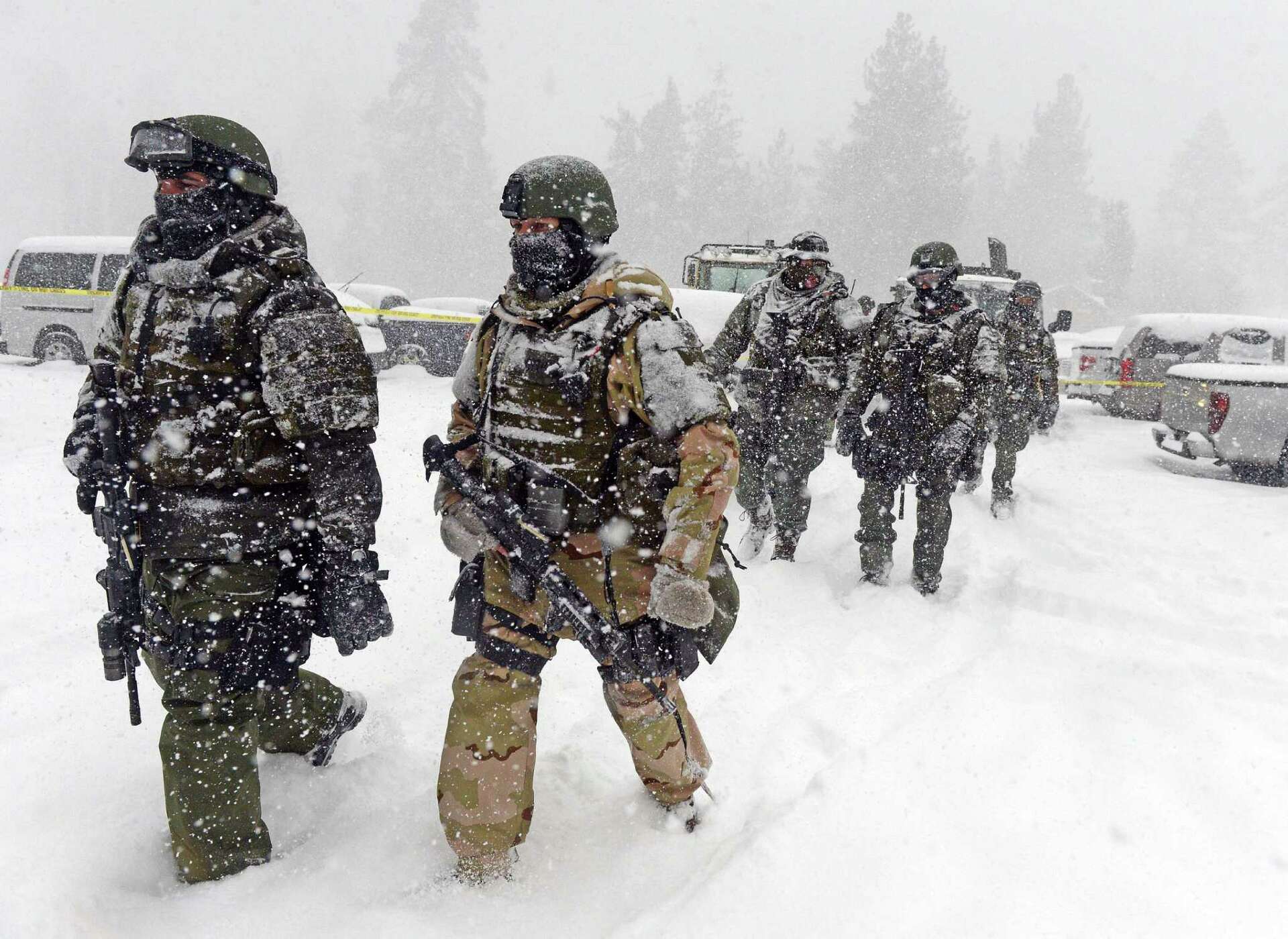 Hunt for ex-cop goes on amid Calif. snowstorm