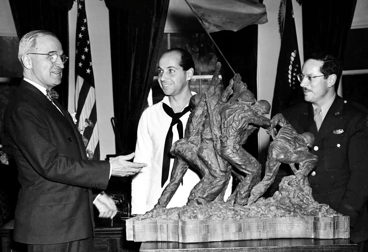 Iwo Jima statue going to auction