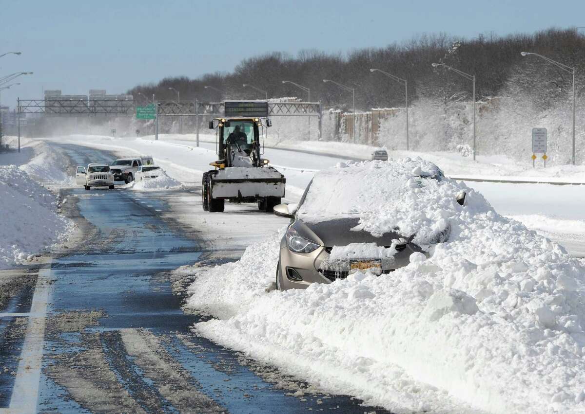 New Yorkers tell of hours stranded on snowy roads