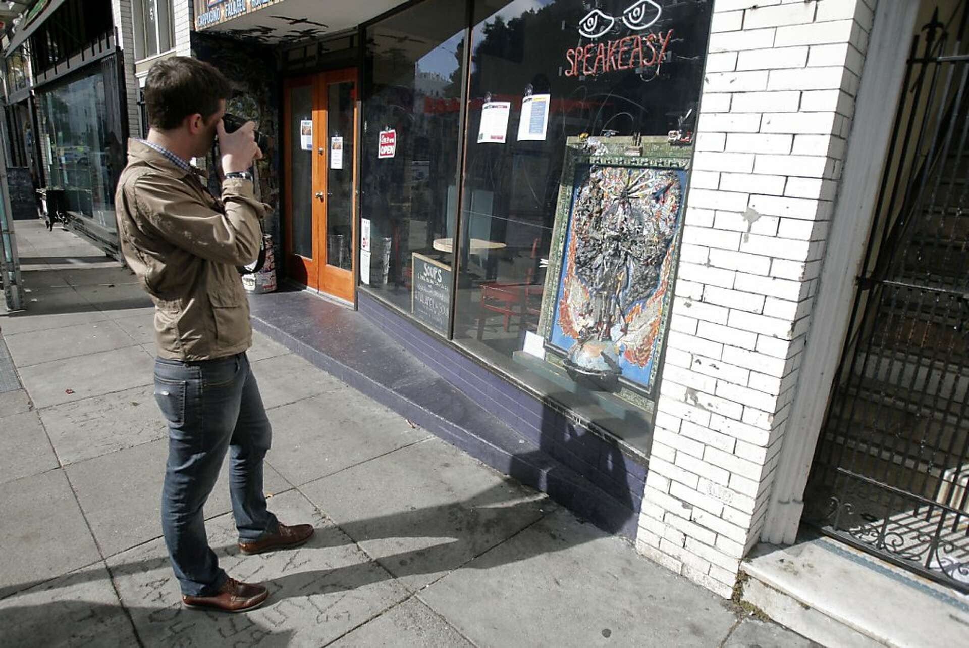 Hurdles, rewards for neighborhood blogs