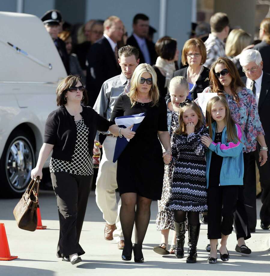 Funeral procession begins for slain ex-SEAL Kyle - Beaumont Enterprise