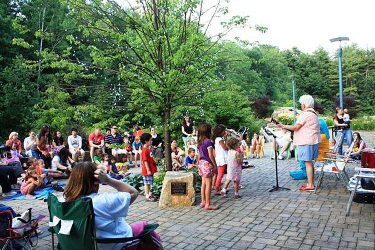 Libraries open horizons by heading outdoors